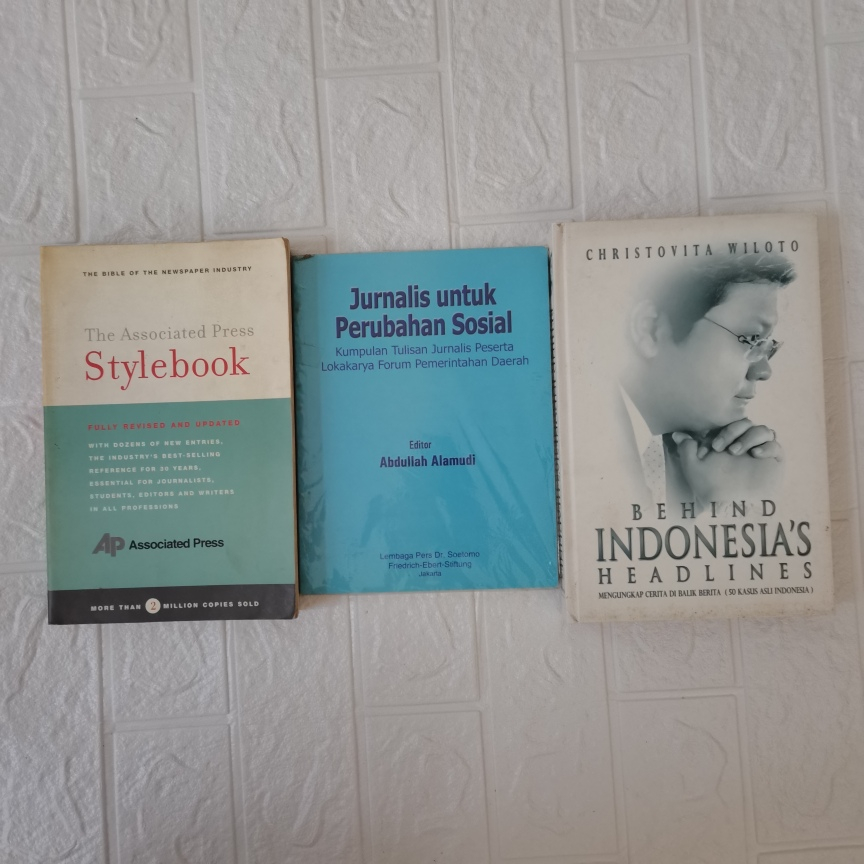 Jual Buku Bekas Topik Jurnalisme Dan Headline Media 3 Buku Shopee Indonesia