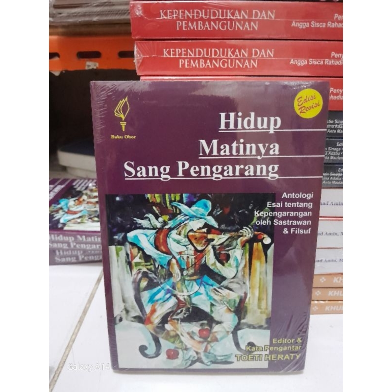 Jual BUKU HIDUP MATINYA SANG PENGARANG Atologi Esai tentang ...
