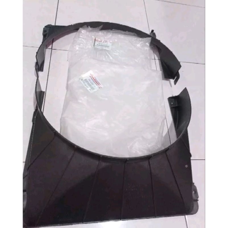 Jual serem Tutup radiator Canter ps125 ps110 Mitsubishi atas dan bawah ori | Shopee Indonesia