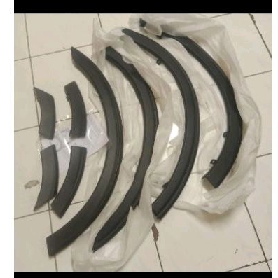 Jual moulding list fender over fender Toyota Innova Venturer facelift ...