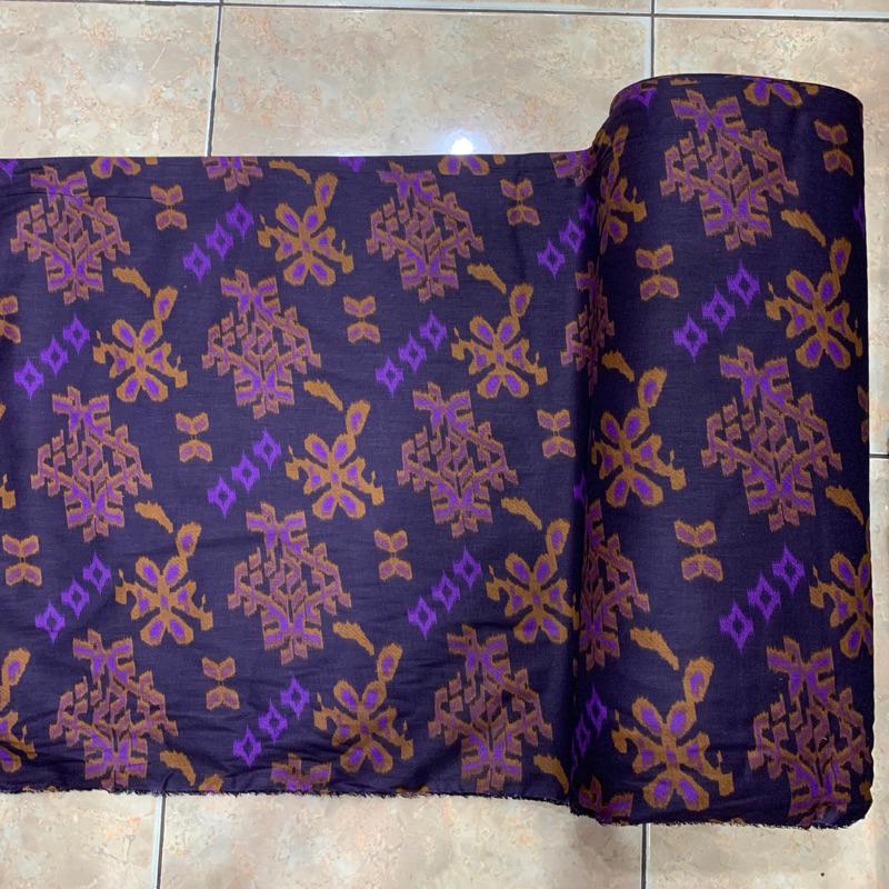 Jual Kain Endek Bali Batik Ungu Biru Tradisional Indonesia Halus Katun ...