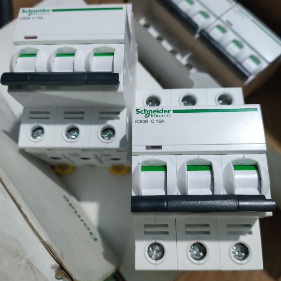 Jual mcb schneider ic60n 3p 4a a9f74304 3phase 3pull 3 phase 3 p 3phase | Shopee Indonesia