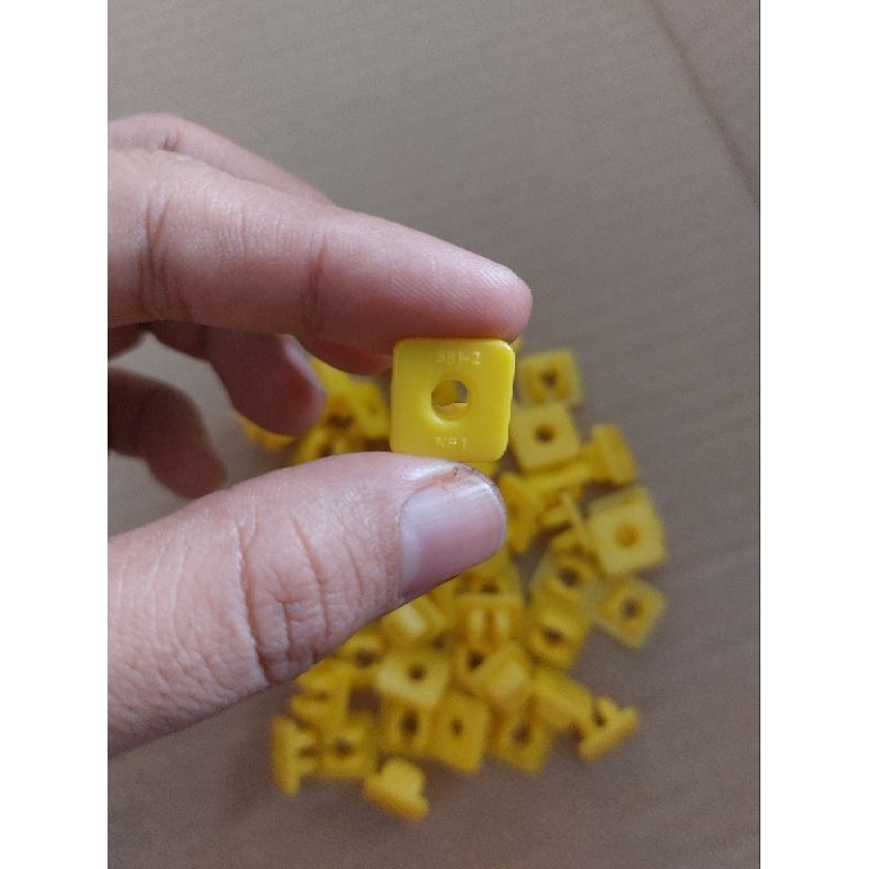 Jual (Dapat 10 Pcs) Klip Dudukan Baut Lampu Universal (Kuning) | Shopee ... Jual (Dapat 10 Pcs) Klip Dudukan Baut Lampu Universal (Kuning) | Shopee ...