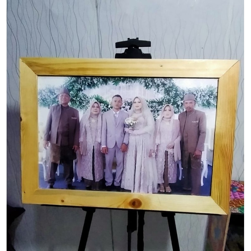 Jual Cetak Photo + Figura kayu Pinus ukuran 12RP (30x45cm) | Shopee ...