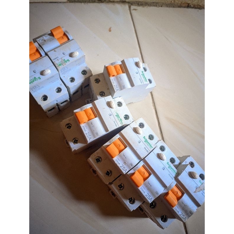Jual MCB ELCB RCCB SCHNEIDER DOMAE ( ELCB 25 AMPERE ) 2 POLE | Shopee Indonesia