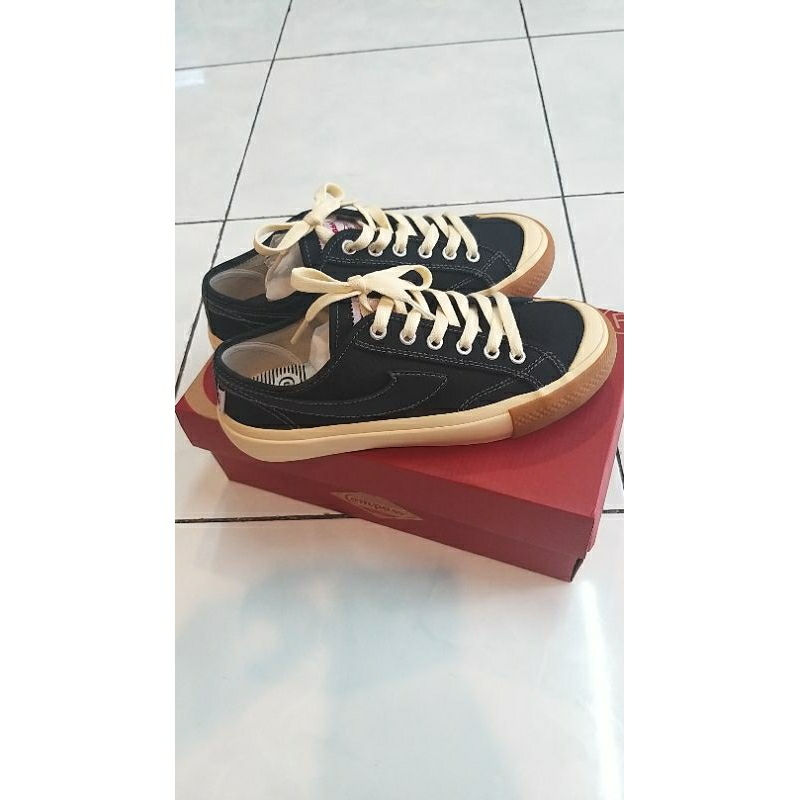 Jual BNIB sepatu compass Gazelle size 37 ukuran 24.5cm | Shopee Indonesia