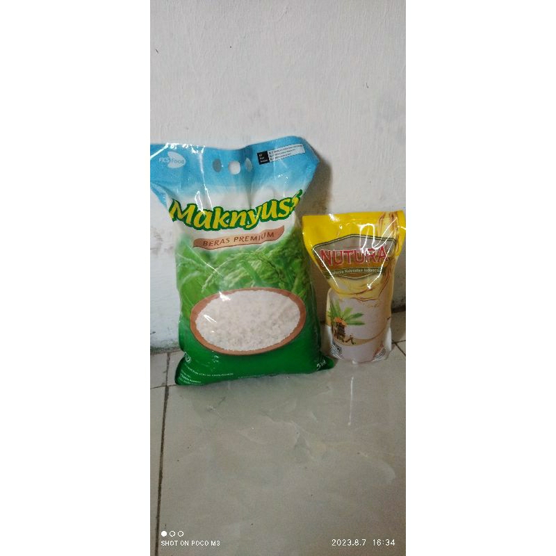 Jual Paket Hemat Beras Maknyuss 5 KG dan Minyak Goreng 1 liter | Shopee ...