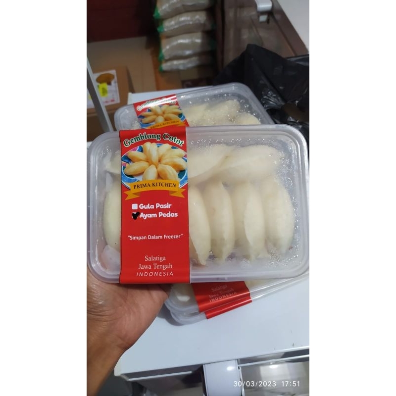 Jual Gemblong Cotot olahan singkong isi ayam pedas prima snack isi 10 ...
