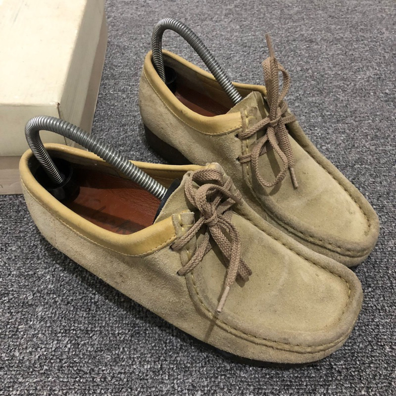 Jual Sepatu Clarks Wallabees Maple Suede Size 8,5M fit 40 | 25cm ...