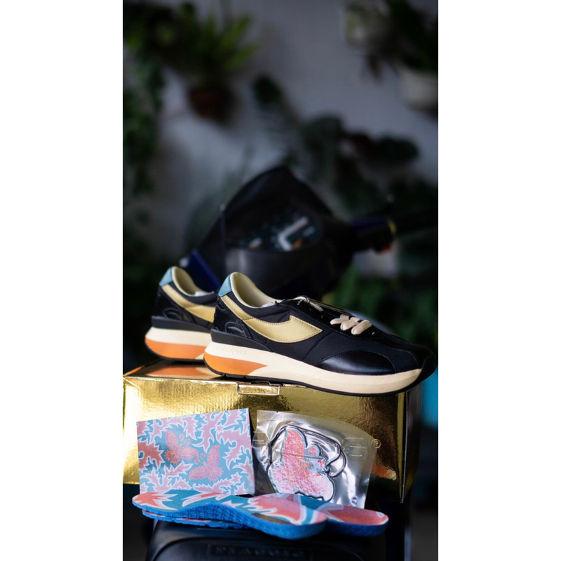 Jual Sepatu Compass Kupu Simbar Black / Hitam x Iwan Tirta Size 42 ...