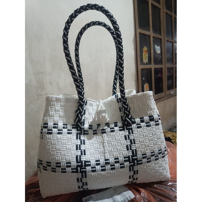 Jual tas anyam jali/ tas anyam plastik / tas patty/ tas souvenir ...