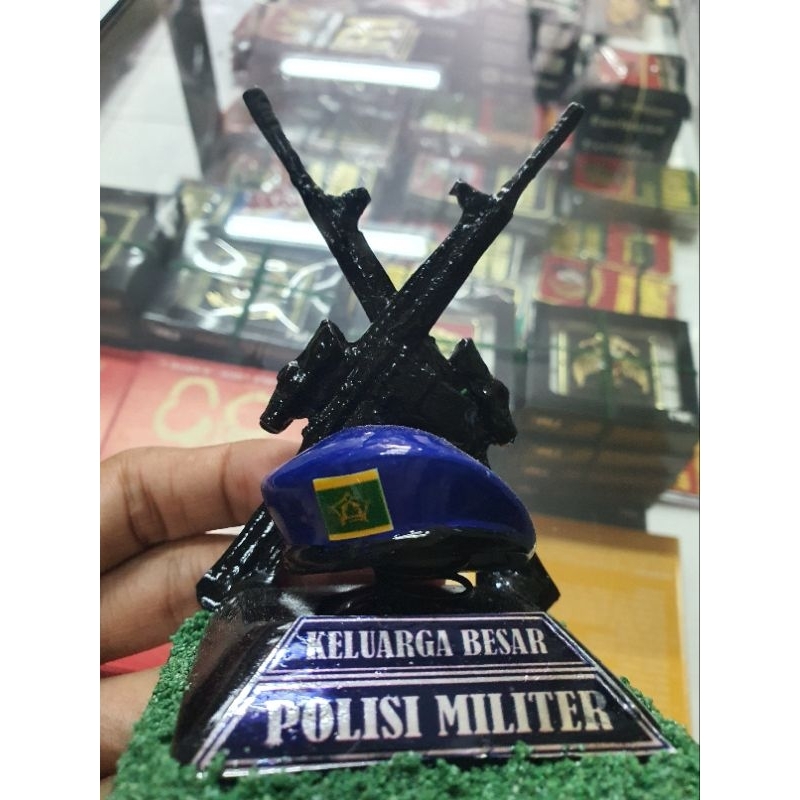 Jual Miniatur Baret Polisi Militer Tembak | Patung miniatur mobil Army ...