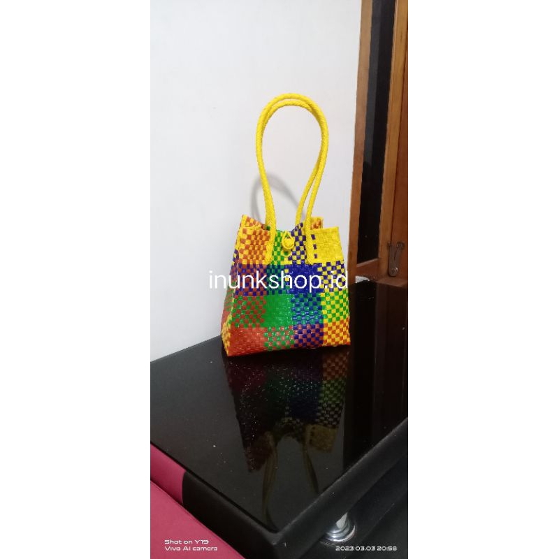 Jual Tas jali motif colorful/tas kantor/tas jali anyaman cantik ...