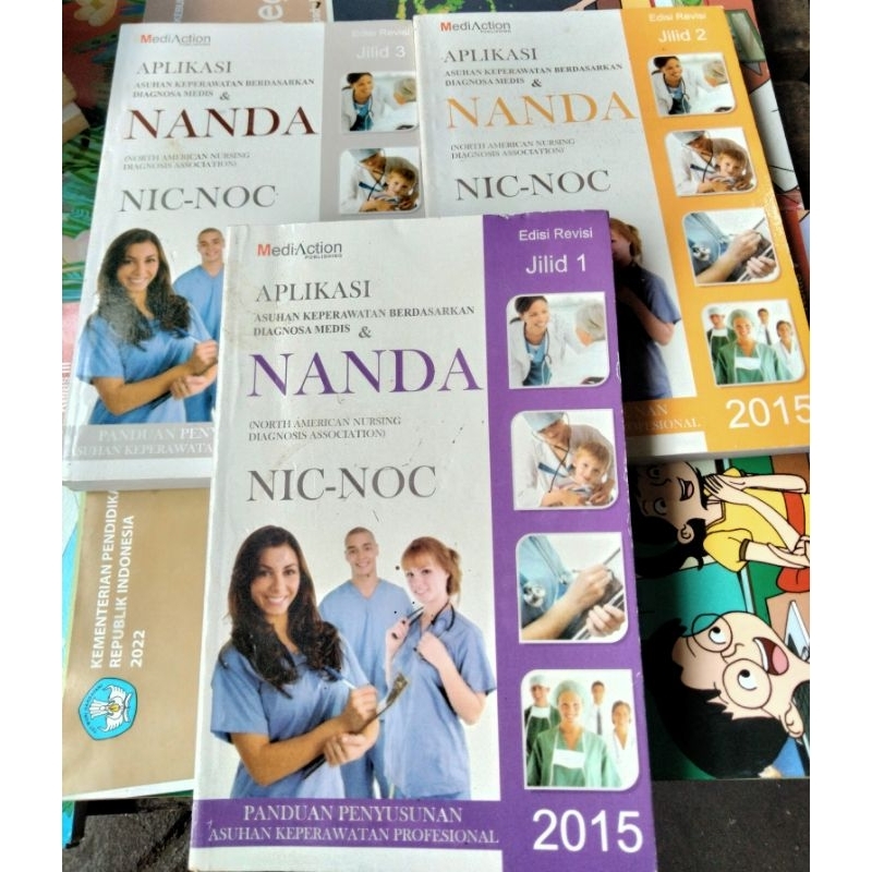 Jual APLIKASI ASUHAN KEPERAWATAN BERDASARKAN DIAGNOSA MEDIS& NANDA (NORTH AMERICAN NURING ...