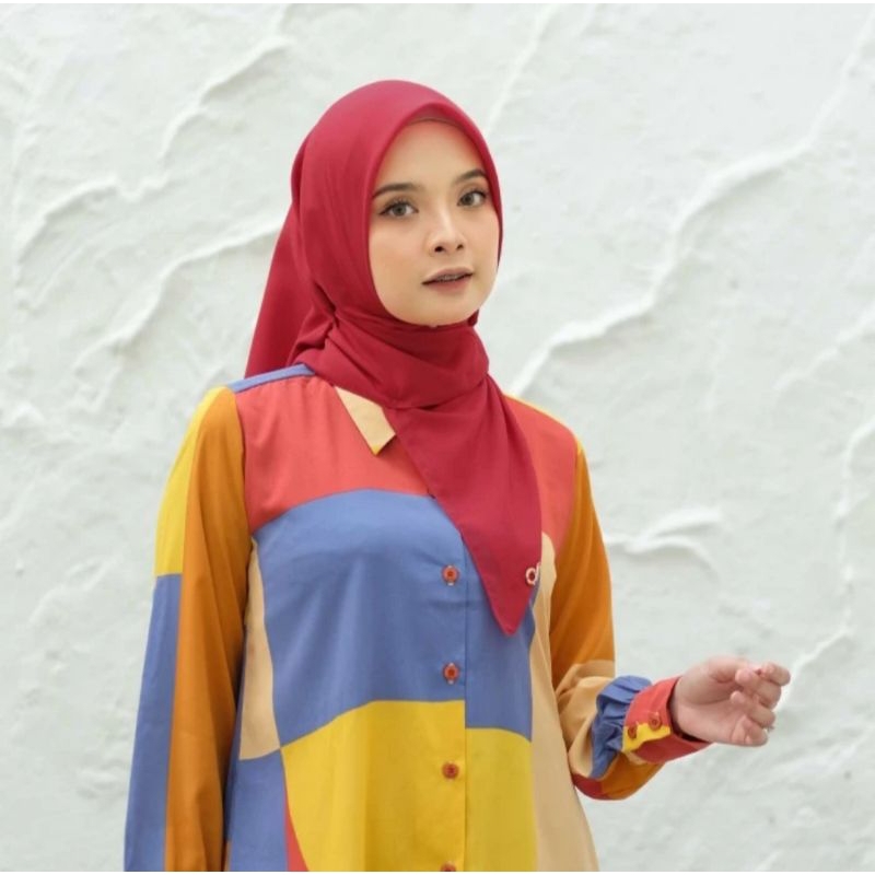 Jual HIJAB LIZA FORMULA ONE / Merah Cabe (matte gold n logo baru ...