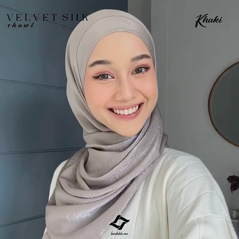 Jual Laudable - Velvet Silk Shawl (Pashmina Silk) | Shopee Indonesia