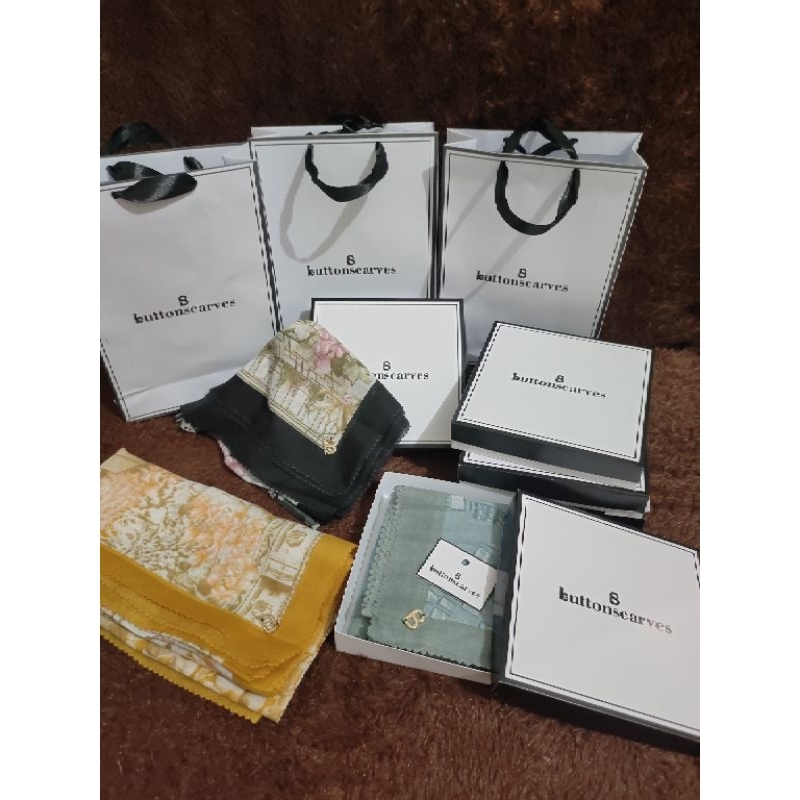 Jual buttonscarves like ori free box | Shopee Indonesia