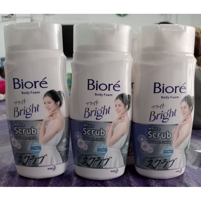 Jual Biore Body Foam Bright White Scrub 100 ml | Shopee Indonesia