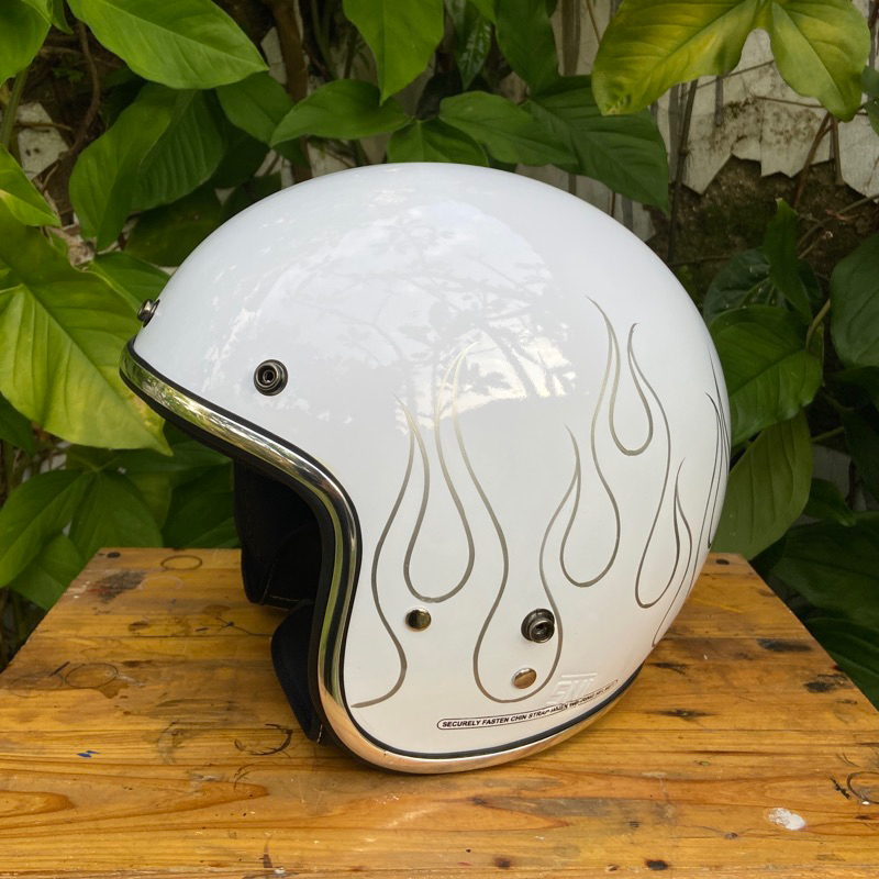 Jual Helm bogo custom api vespa justin beiber flame api silver | Shopee ...