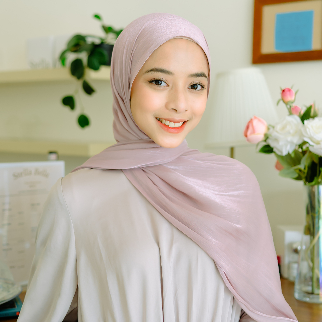 Jual Lozy Hijab - Yora Silk Shawl (Pashmina Shimer Silk) | Shopee Indonesia