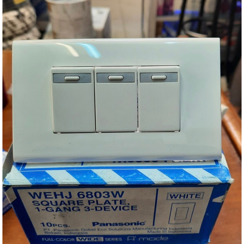Jual saklar Triple Panasonic - Saklar Lampu - WEHJ6803W | Shopee Indonesia