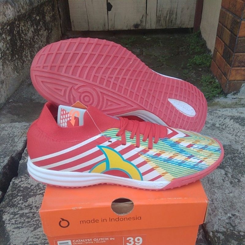 Jual Sepatu futsal ortuseight catalyst glitch in obral | Shopee Indonesia