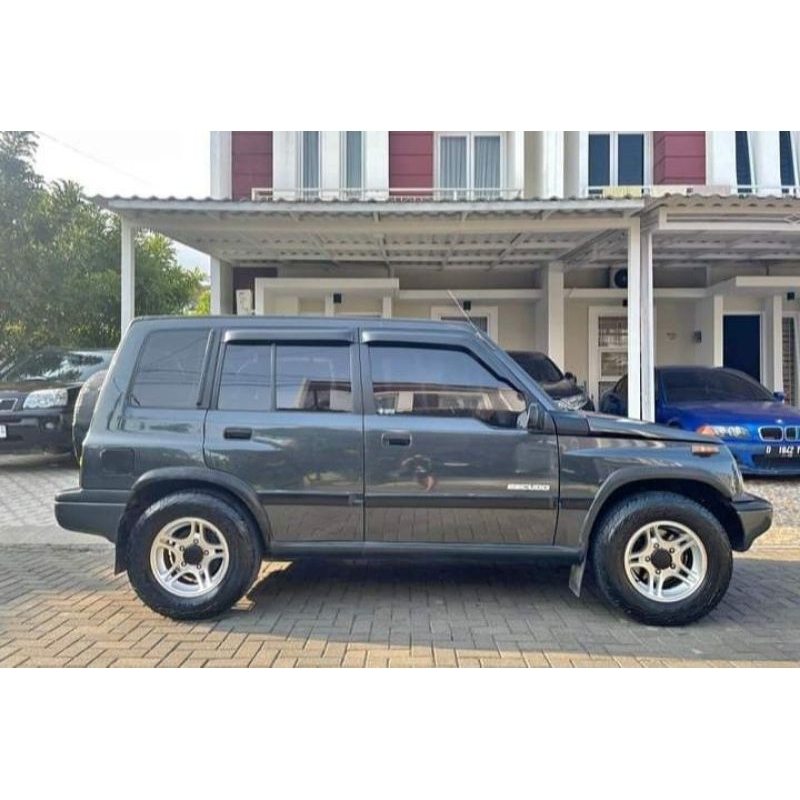 Jual OVER FENDER MOBIL SUZUKI VITARA jlx / Sidekick / Escudo gen 1 lama ...