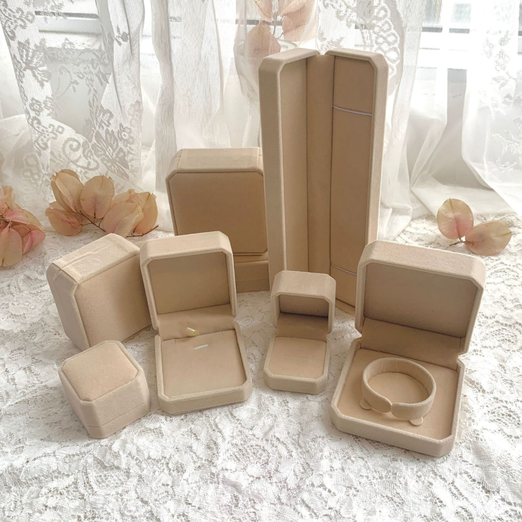 Jual Kotak Perhiasan Beludru Warna Beige / Cream Jewelry Box Kotak ...