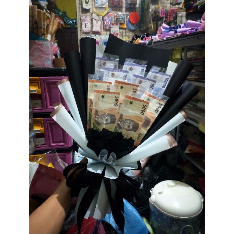 Jual buket uang isi 10 lembar uang 10000 (100000) | Shopee Indonesia