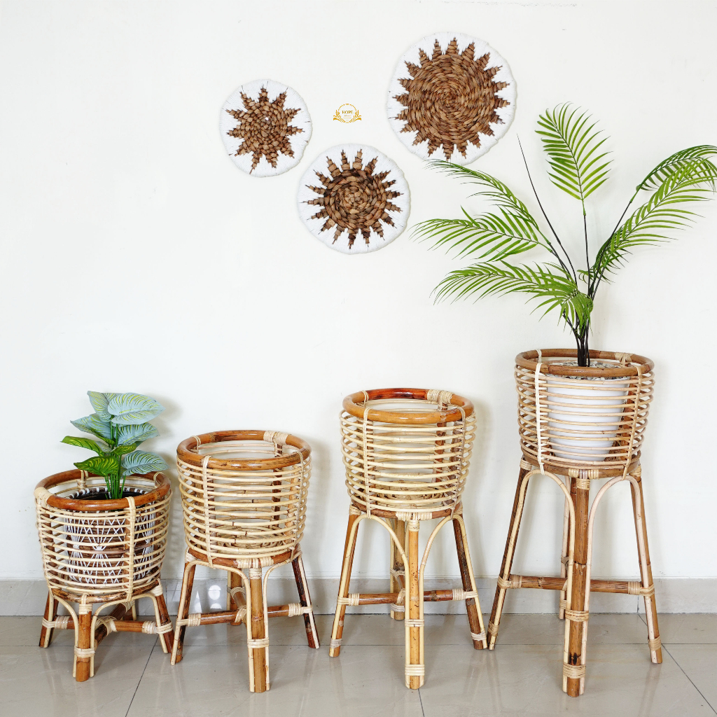 Jual Standing Pot Rotan / Tempat pot rotan aesthetic dekorasi rumah ...