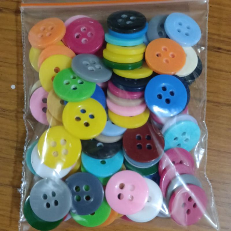 Jual Kancing plastik bulat / bunga 1,3 cm / 1,5 cm kotak mix warna 100 ...