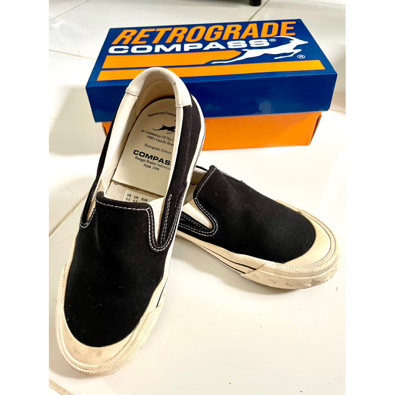 Jual compass retrograde slip on - black (preloved) | Shopee Indonesia