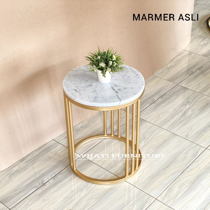 Jual Meja Pojok Marmer Putih Carrara Kaki Besi Gold Diameter 40 cm ...
