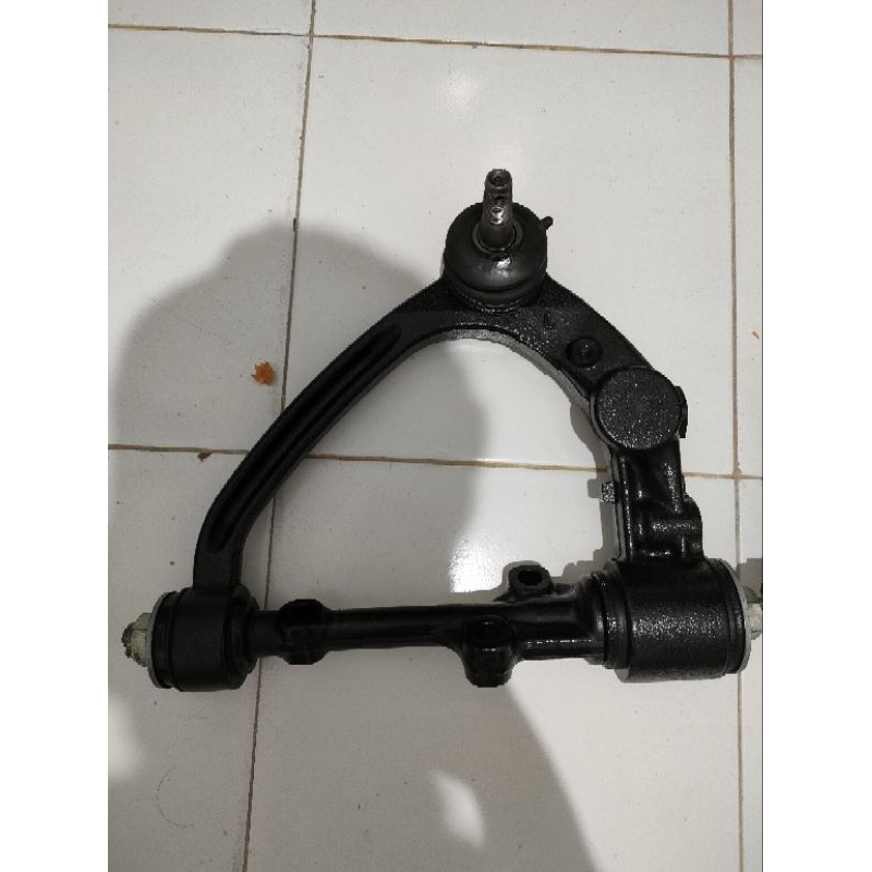 Jual Lower arm atas KIRI Toyota Hiace commuter asli | Shopee Indonesia