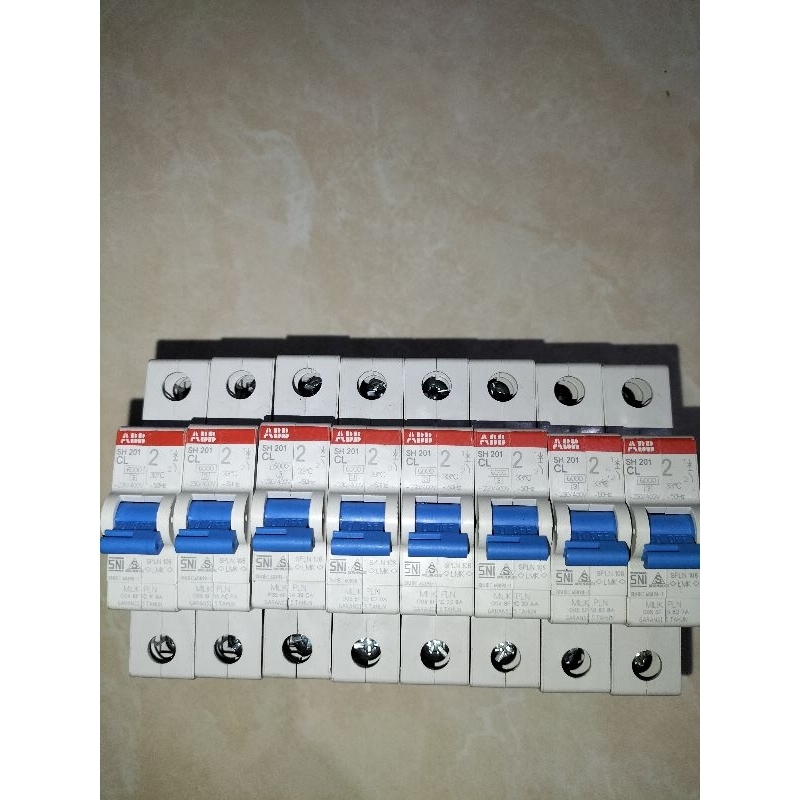 Jual MCB ABB 2A,4A,6A10A,16A,20A,25A,35A,50A,63A, PLN original 1P bekas siap pakai | Shopee ...