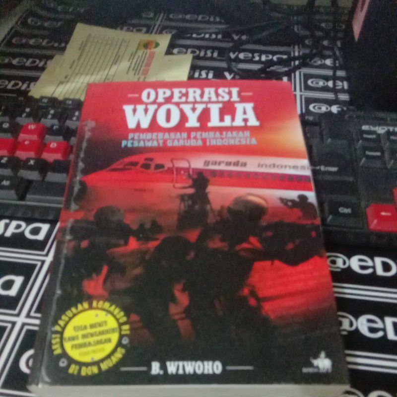 Jual BUKU OPERASI WOYLA PEMBEBASAN PEMBAJAKAN PESAWAT GARUDA INFONESIA ...