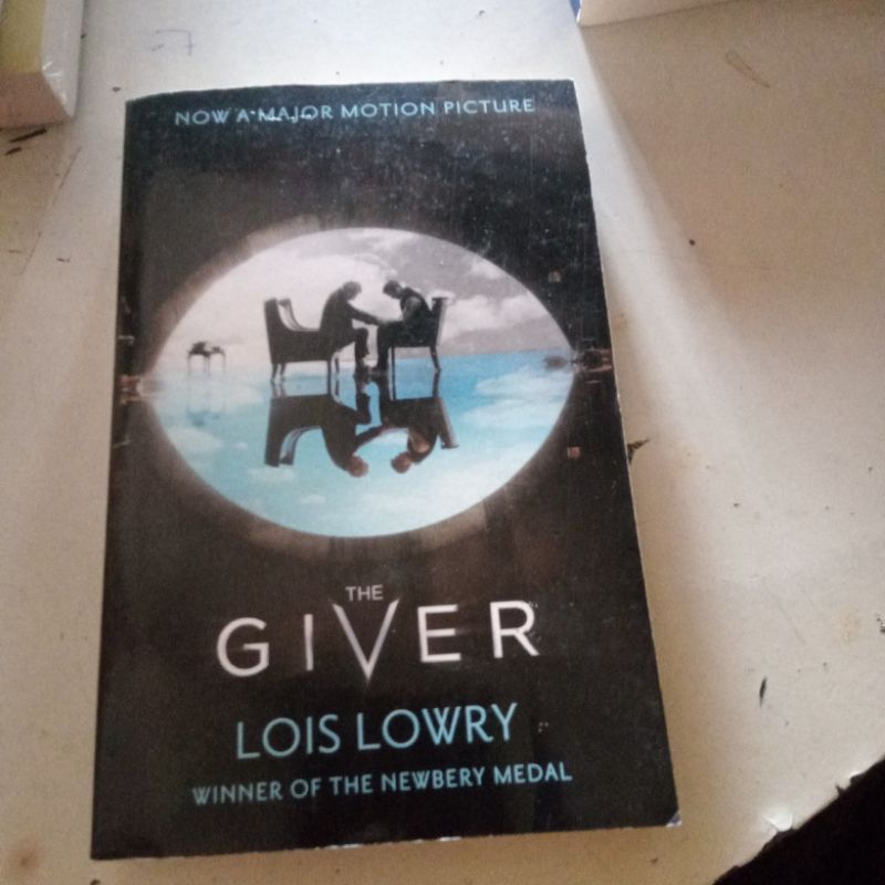 Jual Buku The GIVER,LOIS LOWRY | Shopee Indonesia