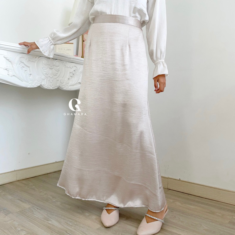 Jual Ghamara • NOYA SKIRT | shimmer silk | rok shimmer wanita | Shopee ...