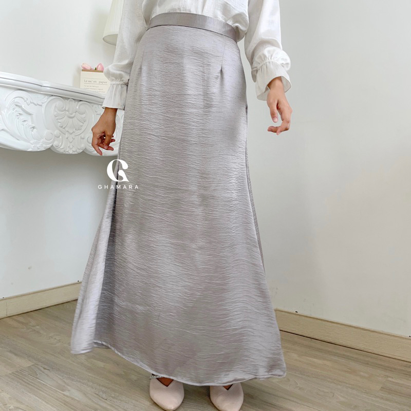 Jual Ghamara • NOYA SKIRT | shimmer silk | rok shimmer wanita | Shopee ...