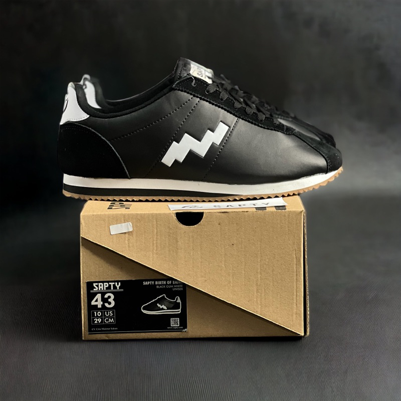 Jual Sepatu Sneakers Classic Black White Low Bahan Leather, Sepatu ...