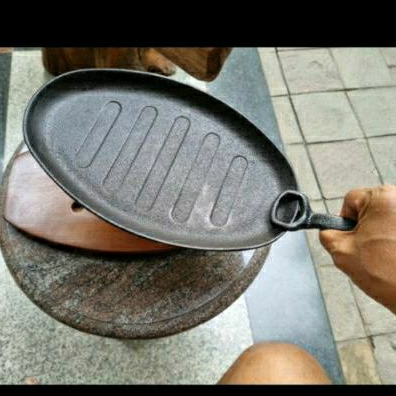 Jual Piring Steak Oval Garis - Steak Hot Plate 27.5x17cm | Shopee Indonesia