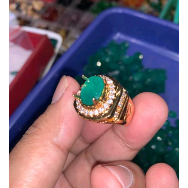 Jual Natural zambrud Green emerald Harga satuan sudah termasuk ikatan ...