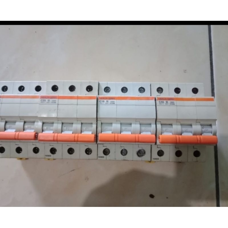 Jual MCB 3p Merlin gerin | Shopee Indonesia