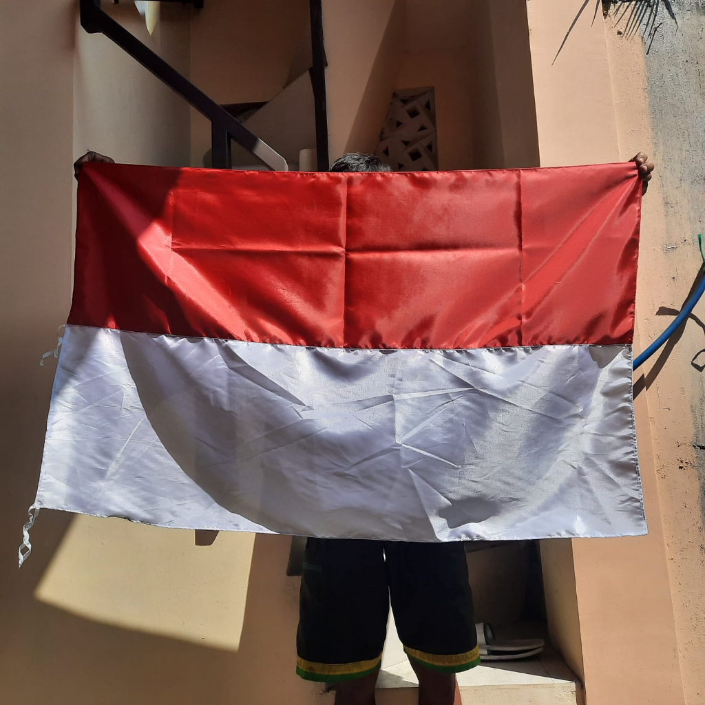 Jual BENDERA INDONESIA RAYA SIZE TANGGUNG 110X70CM | Shopee Indonesia