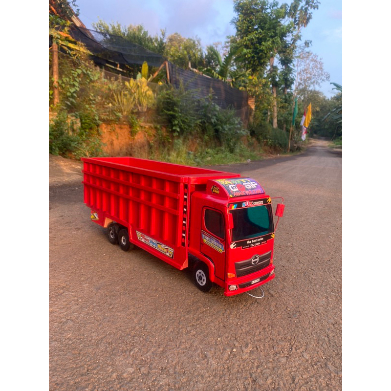 Jual Mainan anak truk oleng fuso tronton ukuran besar terbuat kayu dan ...