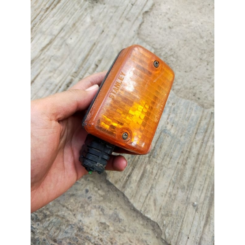 Jual Lampu Sein Leting Tanda Belok Honda Astrea 800 Win100 GL100 Original Bekas Copotan Motor ...