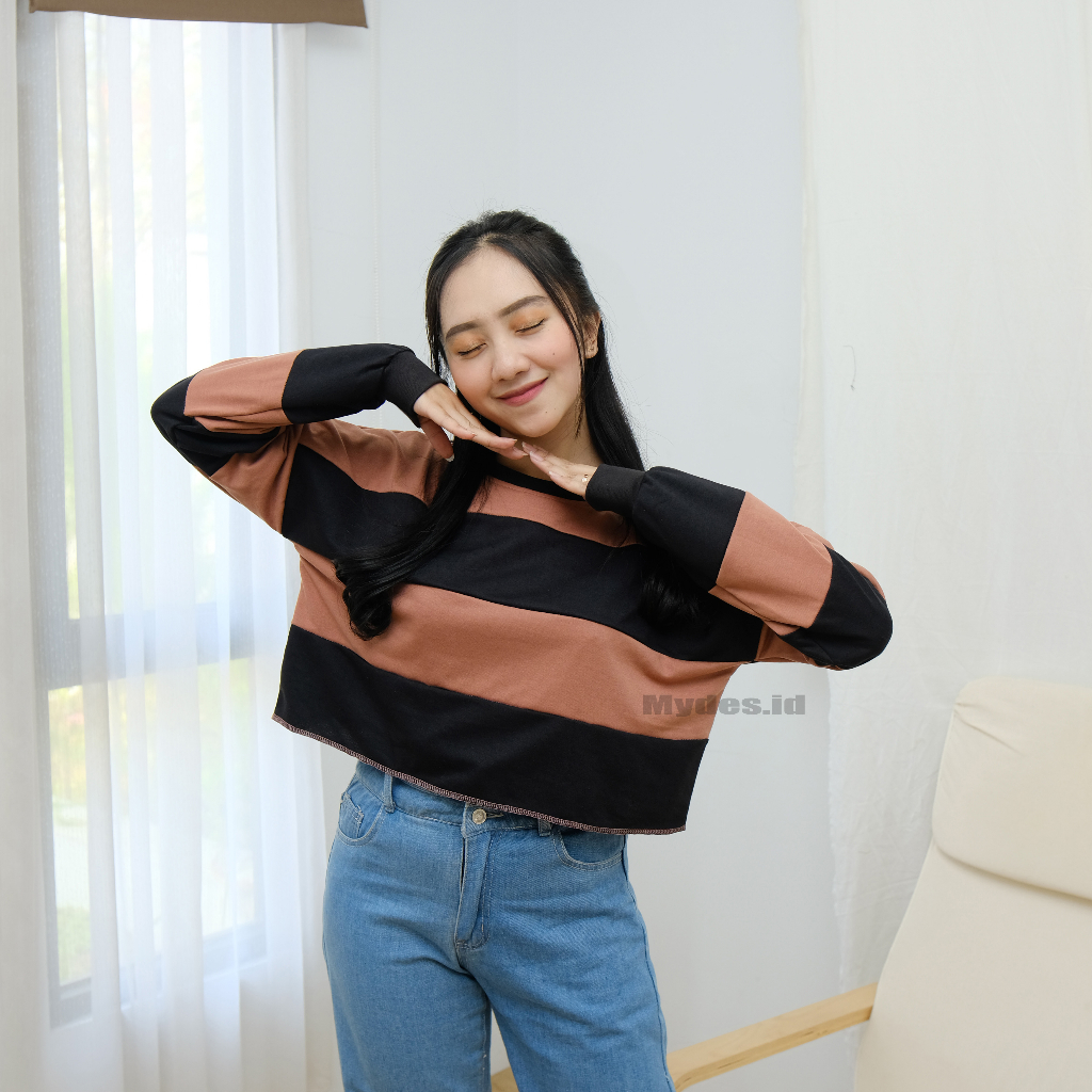 Jual Sweater Strip Oversize Crop top Sweater Strip Wanita - Kaos wanita ...