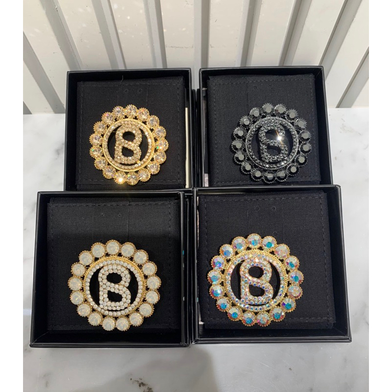 Jual Sara brooch by Buttonscarves | Shopee Indonesia