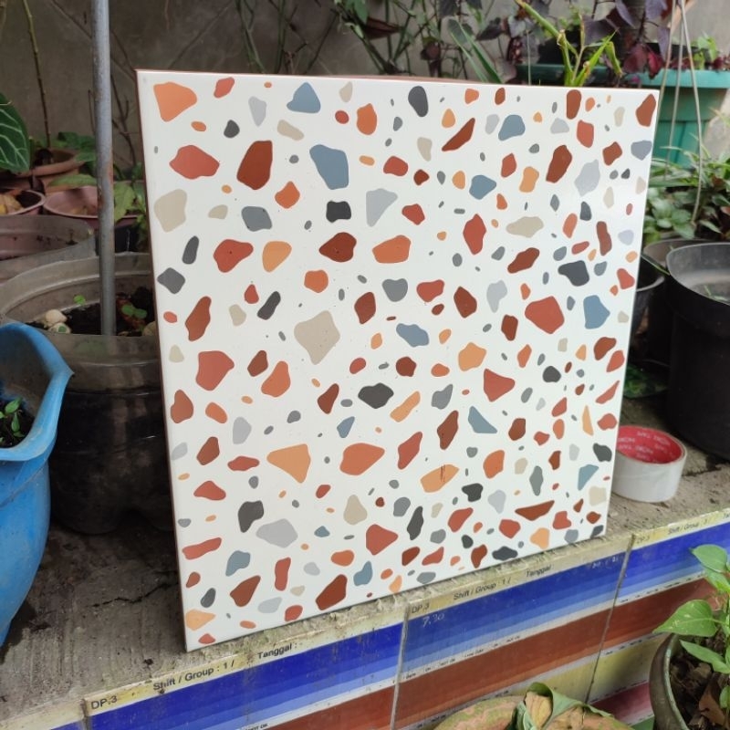 Jual Keramik lantai 40x40 Osaka Red / Asia tile / Terazzo / glossy ...