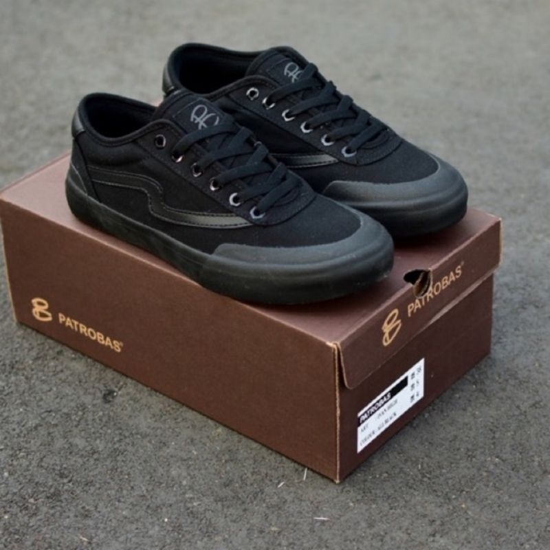 Jual sepatu patrobas new ivan low All black | Shopee Indonesia